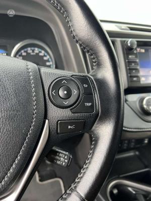 Pelēks Toyota RAV4 2016 Utena, ar dzinēja tilpumu 2.50 L un nobraukumu 179 tūkst. km par 16450 €, foto 48 vietnē AUTOMOTO.COM.LV