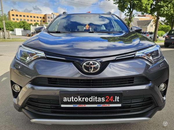 Grey Toyota RAV4 2016 in Siauliai, with an engine capacity of 1.99 L and mileage of 166 thousand km for 16950 €, photo 2 on AUTOMOTO.COM.LV