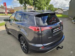 Grey Toyota RAV4 2016 in Siauliai, with an engine capacity of 1.99 L and mileage of 166 thousand km for 16950 €, photo 9 on AUTOMOTO.COM.LV