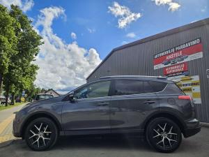 Grey Toyota RAV4 2016 in Siauliai, with an engine capacity of 1.99 L and mileage of 166 thousand km for 16950 €, photo 11 on AUTOMOTO.COM.LV