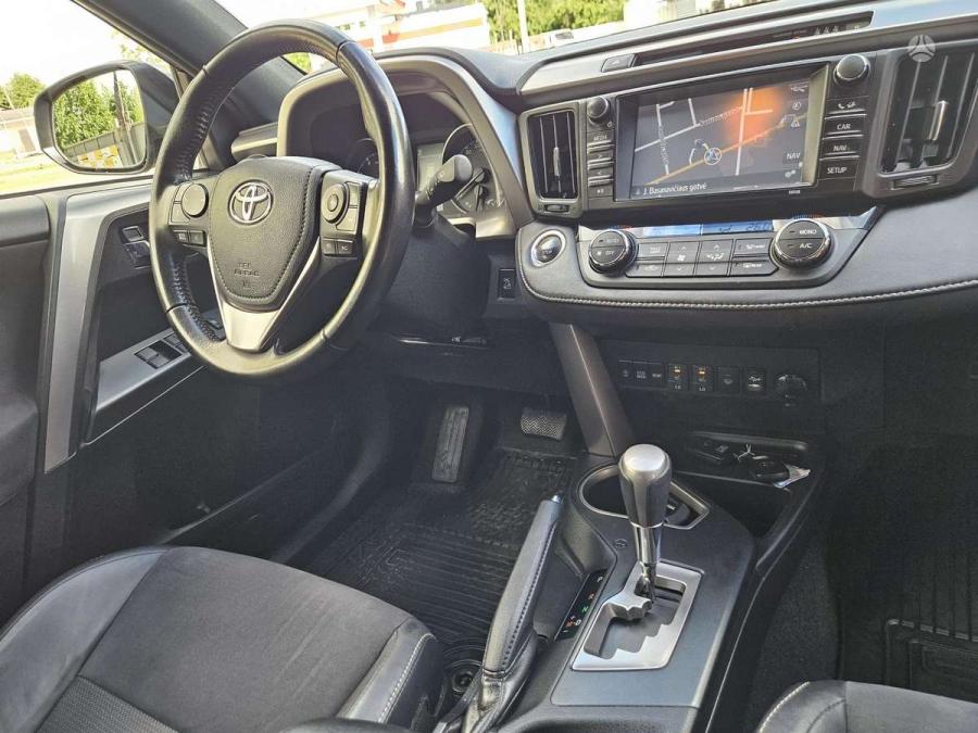 Grey Toyota RAV4 2016 in Siauliai, with an engine capacity of 1.99 L and mileage of 166 thousand km for 16950 €, photo 22 on AUTOMOTO.COM.LV