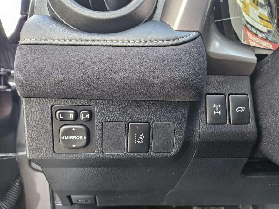 Grey Toyota RAV4 2016 in Siauliai, with an engine capacity of 1.99 L and mileage of 166 thousand km for 16950 €, photo 28 on AUTOMOTO.COM.LV