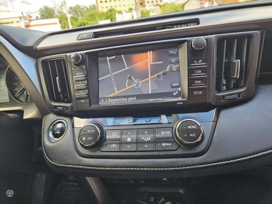 Grey Toyota RAV4 2016 in Siauliai, with an engine capacity of 1.99 L and mileage of 166 thousand km for 16950 €, photo 29 on AUTOMOTO.COM.LV