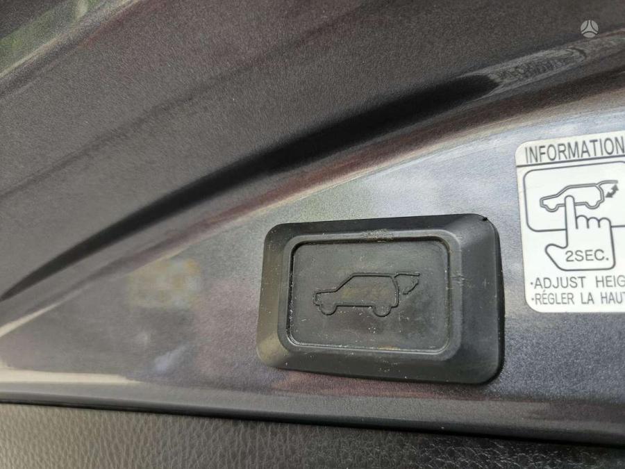 Grey Toyota RAV4 2016 in Siauliai, with an engine capacity of 1.99 L and mileage of 166 thousand km for 16950 €, photo 31 on AUTOMOTO.COM.LV