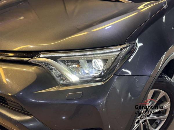 Grey Toyota RAV4 2016 in Vilnius, with an engine capacity of 2.00 L and mileage of 210 thousand km for 14500 €, photo 4 on AUTOMOTO.COM.LV