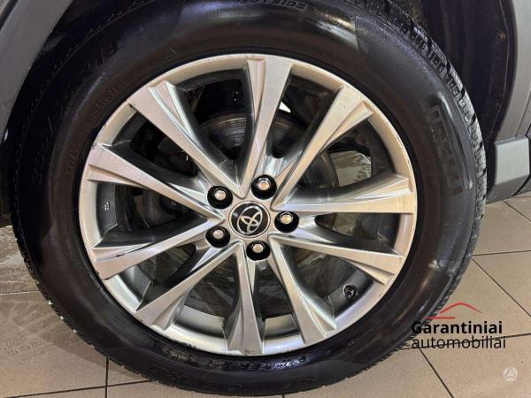 Grey Toyota RAV4 2016 in Vilnius, with an engine capacity of 2.00 L and mileage of 210 thousand km for 14500 €, photo 5 on AUTOMOTO.COM.LV