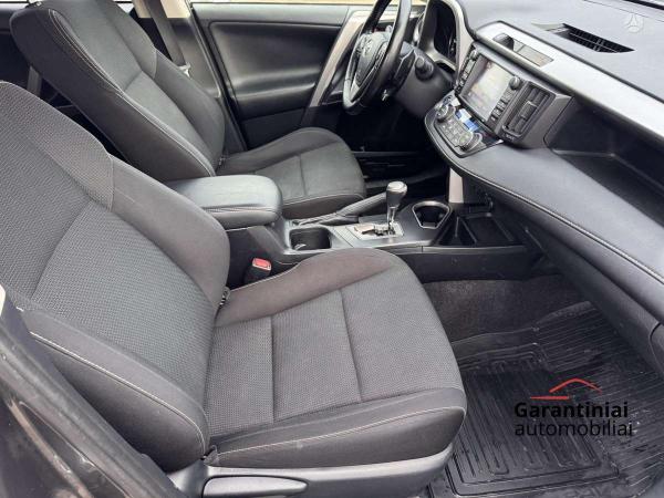Grey Toyota RAV4 2016 in Vilnius, with an engine capacity of 2.00 L and mileage of 210 thousand km for 14500 €, photo 8 on AUTOMOTO.COM.LV