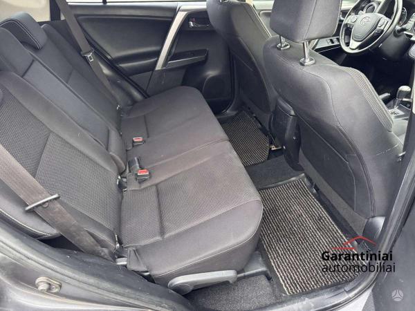Grey Toyota RAV4 2016 in Vilnius, with an engine capacity of 2.00 L and mileage of 210 thousand km for 14500 €, photo 9 on AUTOMOTO.COM.LV