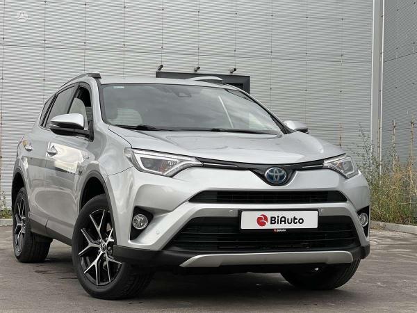 Grey Toyota RAV4 2016 in Utena, with an engine capacity of 2.49 L and mileage of 179 thousand km for 17400 €, photo 8 on AUTOMOTO.COM.LV