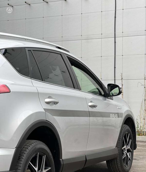 Toyota RAV4 2016 Utena vietnē Pelēks Toyota RAV4 2016 Utena, ar dzinēja tilpumu 2.49 L un nobraukumu 179 tūkst. km par 15950 €, foto 10 vietnē AUTOMOTO.COM.LV