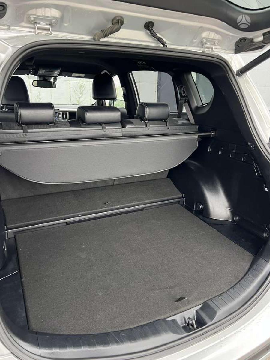 Pelēks Toyota RAV4 2016 Utena, ar dzinēja tilpumu 2.49 L un nobraukumu 179 tūkst. km par 15950 €, foto 18 vietnē AUTOMOTO.COM.LV