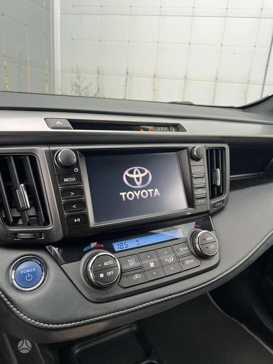 Pelēks Toyota RAV4 2016 Utena, ar dzinēja tilpumu 2.49 L un nobraukumu 179 tūkst. km par 15950 €, foto 29 vietnē AUTOMOTO.COM.LV