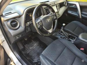 Grey Toyota RAV4 2016 in Utena, with an engine capacity of 2.00 L and mileage of 251 thousand km for 11500 €, photo 6 on AUTOMOTO.COM.LV