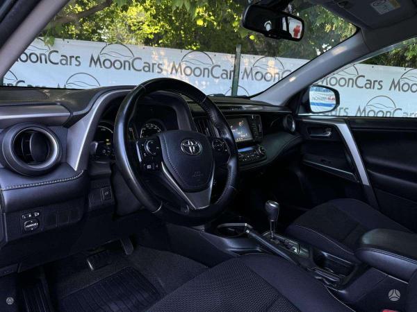 Pelēks Toyota RAV4 2016 Viļņa, ar dzinēja tilpumu 2.49 L un nobraukumu 192 tūkst. km par 16800 €, foto 10 vietnē AUTOMOTO.COM.LV