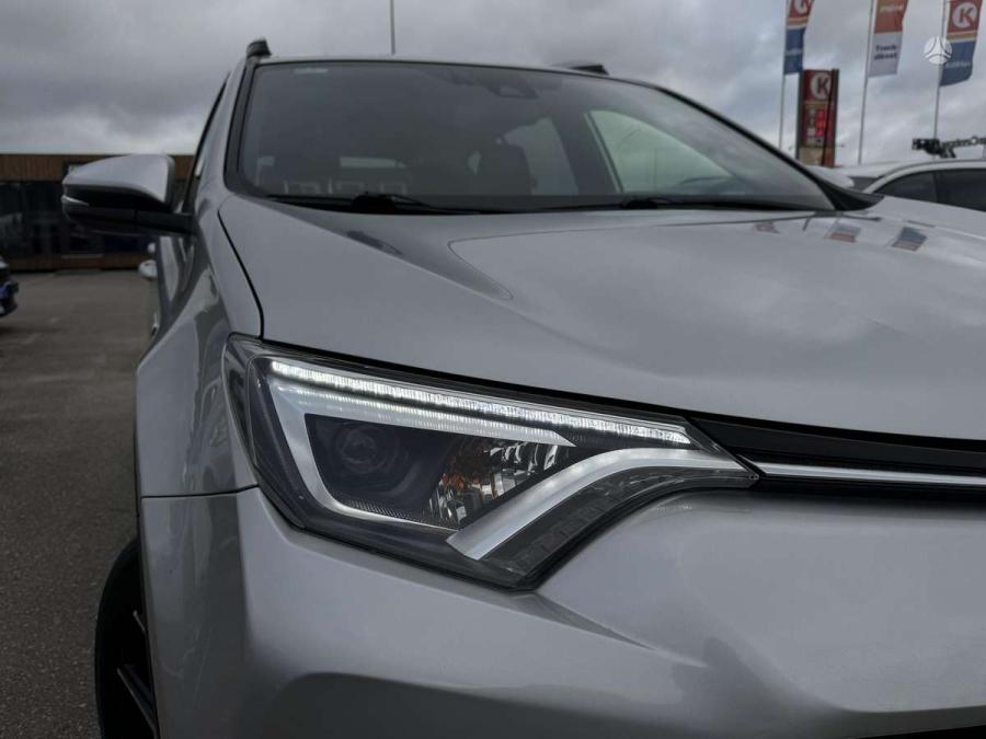 Серый Тойота РАВ 4 2016 в Вильнюс, объемом двигателя 2.50 л и пробегом 180 тыс. км за 16490 €, фото 10 на AUTOMOTO.COM.LV