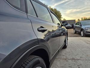 Grey Toyota RAV4 2016 in Utena, with an engine capacity of 2.00 L and mileage of 196 thousand km for 12490 €, photo 8 on AUTOMOTO.COM.LV