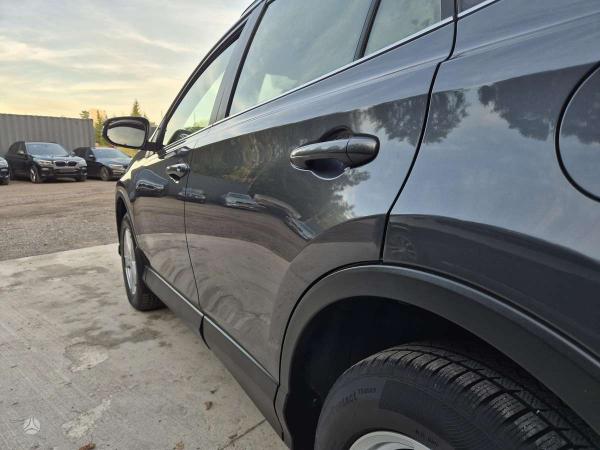 Grey Toyota RAV4 2016 in Utena, with an engine capacity of 2.00 L and mileage of 196 thousand km for 12490 €, photo 9 on AUTOMOTO.COM.LV