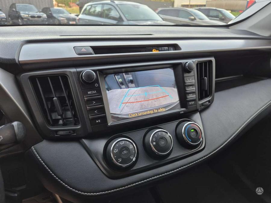 Grey Toyota RAV4 2016 in Utena, with an engine capacity of 2.00 L and mileage of 196 thousand km for 12490 €, photo 18 on AUTOMOTO.COM.LV