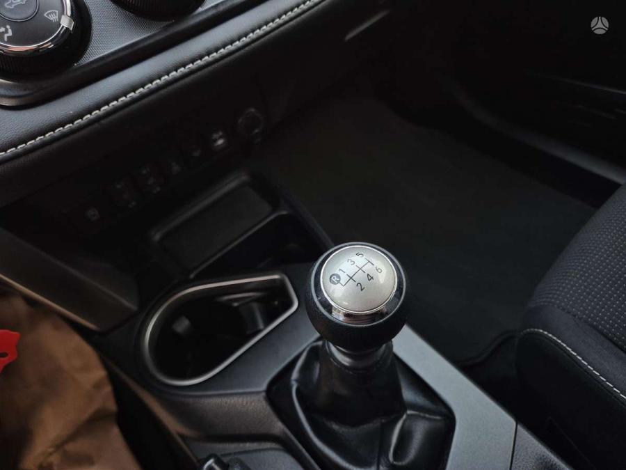 Grey Toyota RAV4 2016 in Utena, with an engine capacity of 2.00 L and mileage of 196 thousand km for 12490 €, photo 21 on AUTOMOTO.COM.LV