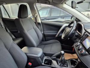 Grey Toyota RAV4 2016 in Utena, with an engine capacity of 2.00 L and mileage of 196 thousand km for 12490 €, photo 23 on AUTOMOTO.COM.LV