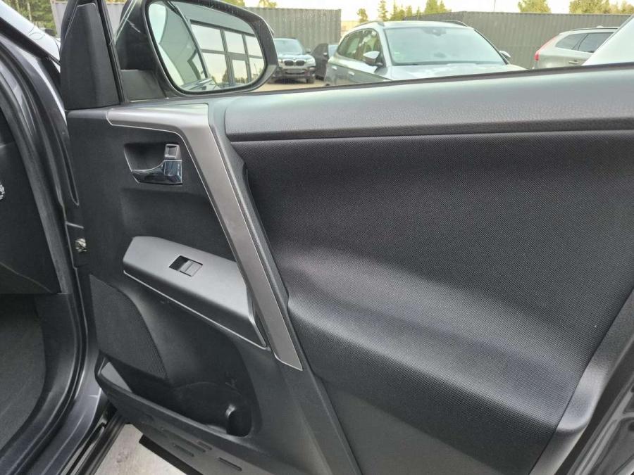 Grey Toyota RAV4 2016 in Utena, with an engine capacity of 2.00 L and mileage of 196 thousand km for 12490 €, photo 25 on AUTOMOTO.COM.LV