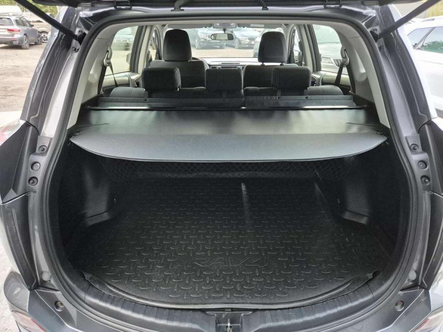 Grey Toyota RAV4 2016 in Utena, with an engine capacity of 2.00 L and mileage of 196 thousand km for 12490 €, photo 28 on AUTOMOTO.COM.LV