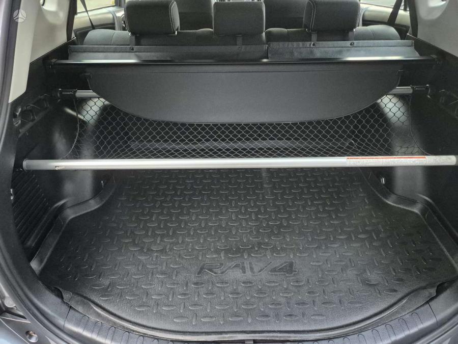 Grey Toyota RAV4 2016 in Utena, with an engine capacity of 2.00 L and mileage of 196 thousand km for 12490 €, photo 29 on AUTOMOTO.COM.LV