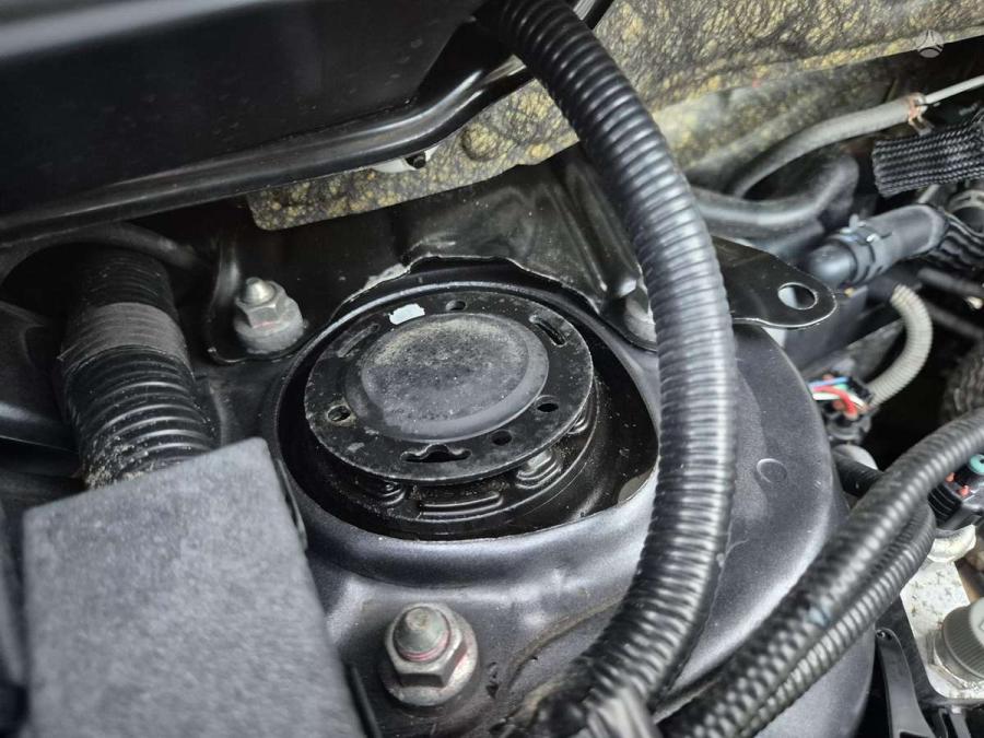 Grey Toyota RAV4 2016 in Utena, with an engine capacity of 2.00 L and mileage of 196 thousand km for 12490 €, photo 40 on AUTOMOTO.COM.LV