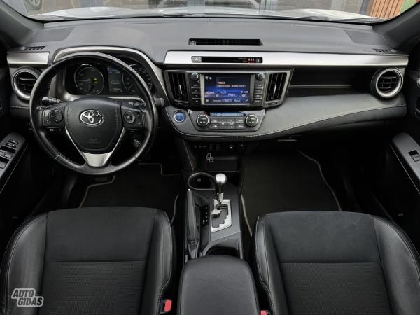 Grey Toyota RAV4 2016 in Vilnius, with an engine capacity of 2.50 L and mileage of 180 thousand km for 16490 €, photo 3 on AUTOMOTO.COM.LV
