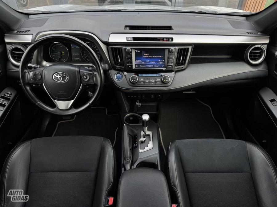 Pelēks Toyota RAV4 2016 Viļņa, ar dzinēja tilpumu 2.50 L un nobraukumu 180 tūkst. km par 16490 €, foto 3 vietnē AUTOMOTO.COM.LV