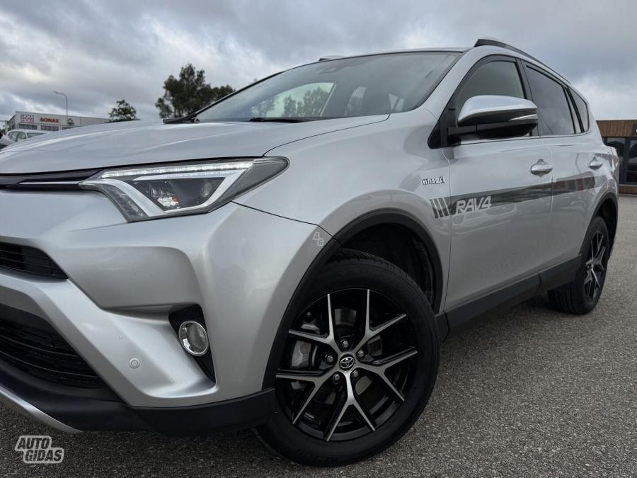 Pelēks Toyota RAV4 2016 Viļņa, ar dzinēja tilpumu 2.50 L un nobraukumu 180 tūkst. km par 16490 €, foto 5 vietnē AUTOMOTO.COM.LV