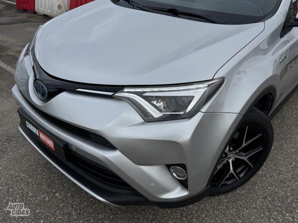 Grey Toyota RAV4 2016 in Vilnius, with an engine capacity of 2.50 L and mileage of 180 thousand km for 16490 €, photo 6 on AUTOMOTO.COM.LV