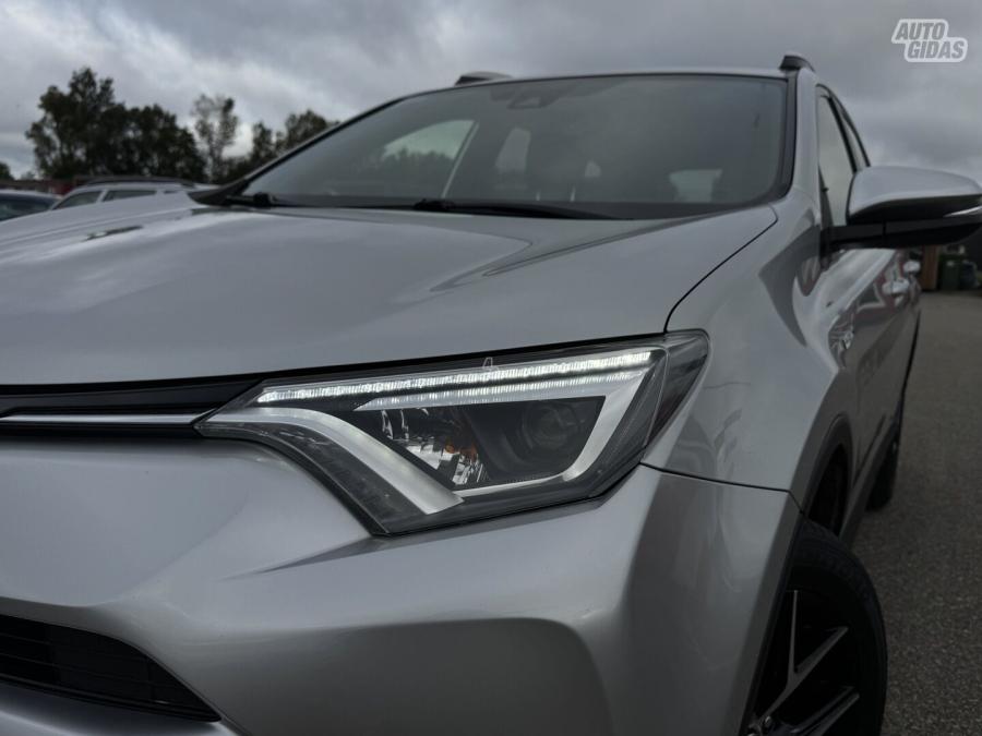 Pelēks Toyota RAV4 2016 Viļņa, ar dzinēja tilpumu 2.50 L un nobraukumu 180 tūkst. km par 16490 €, foto 7 vietnē AUTOMOTO.COM.LV