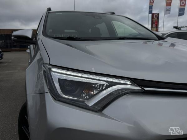 Grey Toyota RAV4 2016 in Vilnius, with an engine capacity of 2.50 L and mileage of 180 thousand km for 16490 €, photo 10 on AUTOMOTO.COM.LV