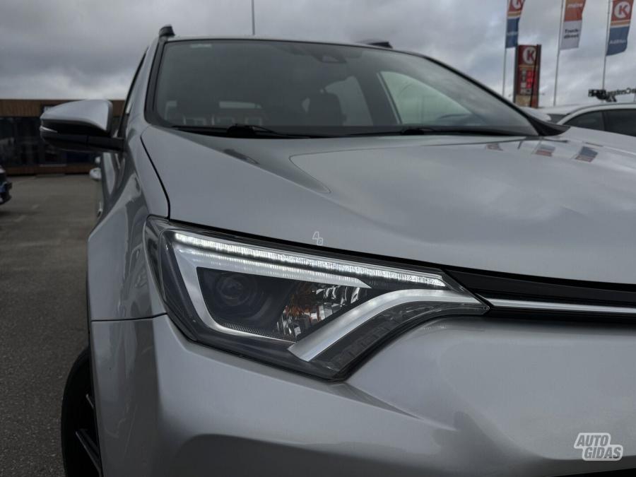 Pelēks Toyota RAV4 2016 Viļņa, ar dzinēja tilpumu 2.50 L un nobraukumu 180 tūkst. km par 16490 €, foto 10 vietnē AUTOMOTO.COM.LV