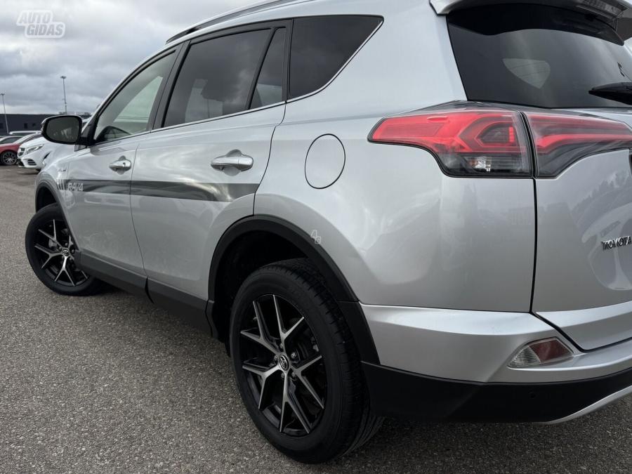 Pelēks Toyota RAV4 2016 Viļņa, ar dzinēja tilpumu 2.50 L un nobraukumu 180 tūkst. km par 16490 €, foto 14 vietnē AUTOMOTO.COM.LV