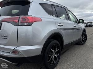 Pelēks Toyota RAV4 2016 Viļņa, ar dzinēja tilpumu 2.50 L un nobraukumu 180 tūkst. km par 16490 €, foto 16 vietnē AUTOMOTO.COM.LV