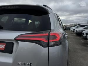 Pelēks Toyota RAV4 2016 Viļņa, ar dzinēja tilpumu 2.50 L un nobraukumu 180 tūkst. km par 16490 €, foto 17 vietnē AUTOMOTO.COM.LV