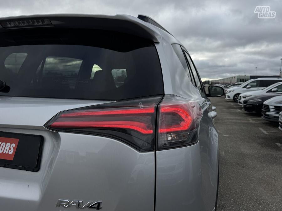 Pelēks Toyota RAV4 2016 Viļņa, ar dzinēja tilpumu 2.50 L un nobraukumu 180 tūkst. km par 16490 €, foto 17 vietnē AUTOMOTO.COM.LV