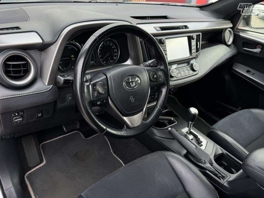 Pelēks Toyota RAV4 2016 Viļņa, ar dzinēja tilpumu 2.50 L un nobraukumu 180 tūkst. km par 16490 €, foto 21 vietnē AUTOMOTO.COM.LV