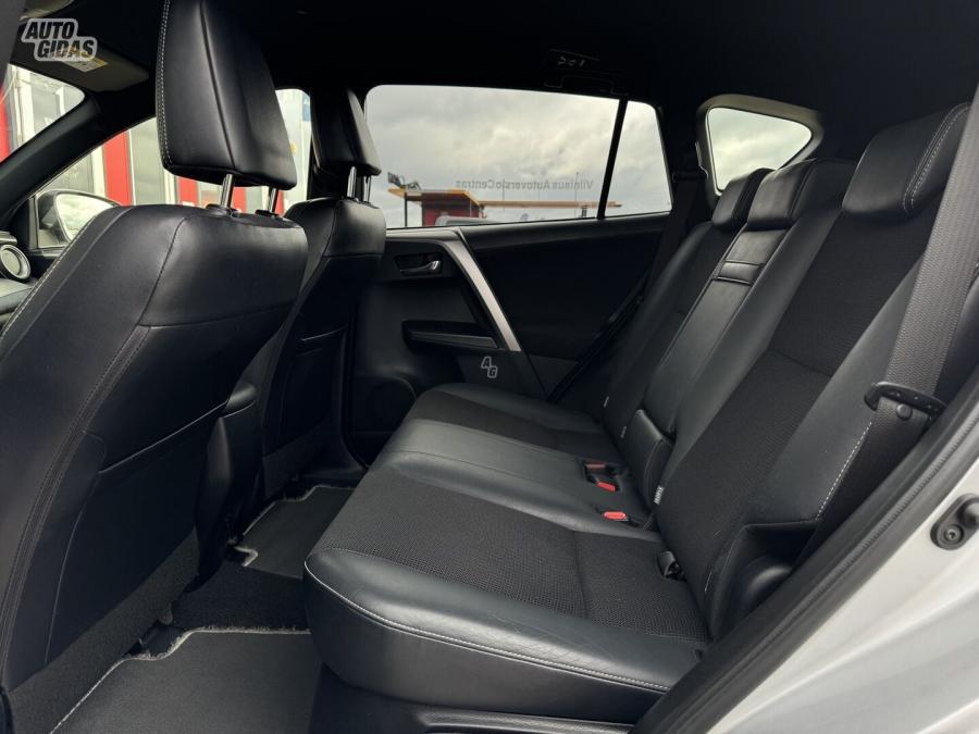 Pelēks Toyota RAV4 2016 Viļņa, ar dzinēja tilpumu 2.50 L un nobraukumu 180 tūkst. km par 16490 €, foto 23 vietnē AUTOMOTO.COM.LV