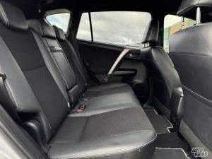 Pelēks Toyota RAV4 2016 Viļņa, ar dzinēja tilpumu 2.50 L un nobraukumu 180 tūkst. km par 16490 €, foto 24 vietnē AUTOMOTO.COM.LV