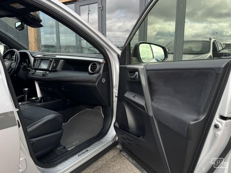 Pelēks Toyota RAV4 2016 Viļņa, ar dzinēja tilpumu 2.50 L un nobraukumu 180 tūkst. km par 16490 €, foto 25 vietnē AUTOMOTO.COM.LV