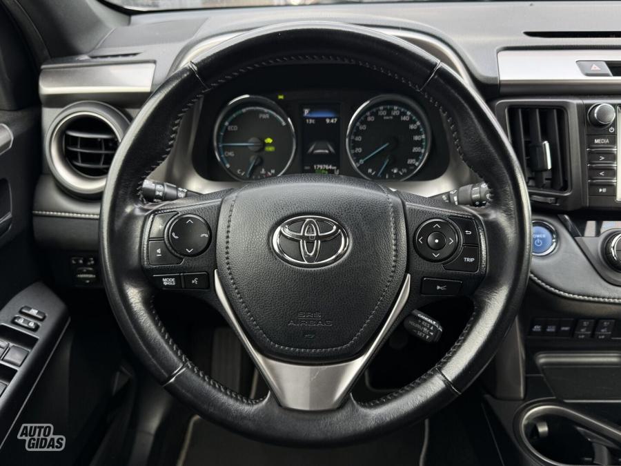 Pelēks Toyota RAV4 2016 Viļņa, ar dzinēja tilpumu 2.50 L un nobraukumu 180 tūkst. km par 16490 €, foto 30 vietnē AUTOMOTO.COM.LV