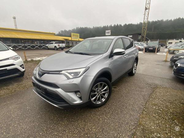 Pelēks Toyota RAV4 2017 Viļņa, ar dzinēja tilpumu 2.49 L un nobraukumu 119 tūkst. km par 18750 €, foto 1 vietnē AUTOMOTO.COM.LV