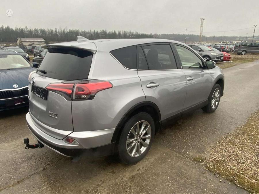 Pelēks Toyota RAV4 2017 Viļņa, ar dzinēja tilpumu 2.49 L un nobraukumu 119 tūkst. km par 18750 €, foto 5 vietnē AUTOMOTO.COM.LV