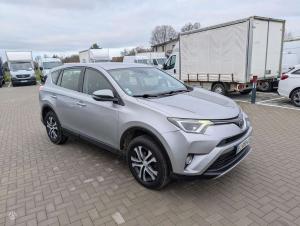 Grey Toyota RAV4 2017 in Taurage, with an engine capacity of 2.00 L and mileage of 215 thousand km for 11900 €, photo 3 on AUTOMOTO.COM.LV