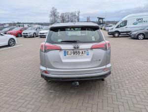 Grey Toyota RAV4 2017 in Taurage, with an engine capacity of 2.00 L and mileage of 215 thousand km for 11900 €, photo 6 on AUTOMOTO.COM.LV