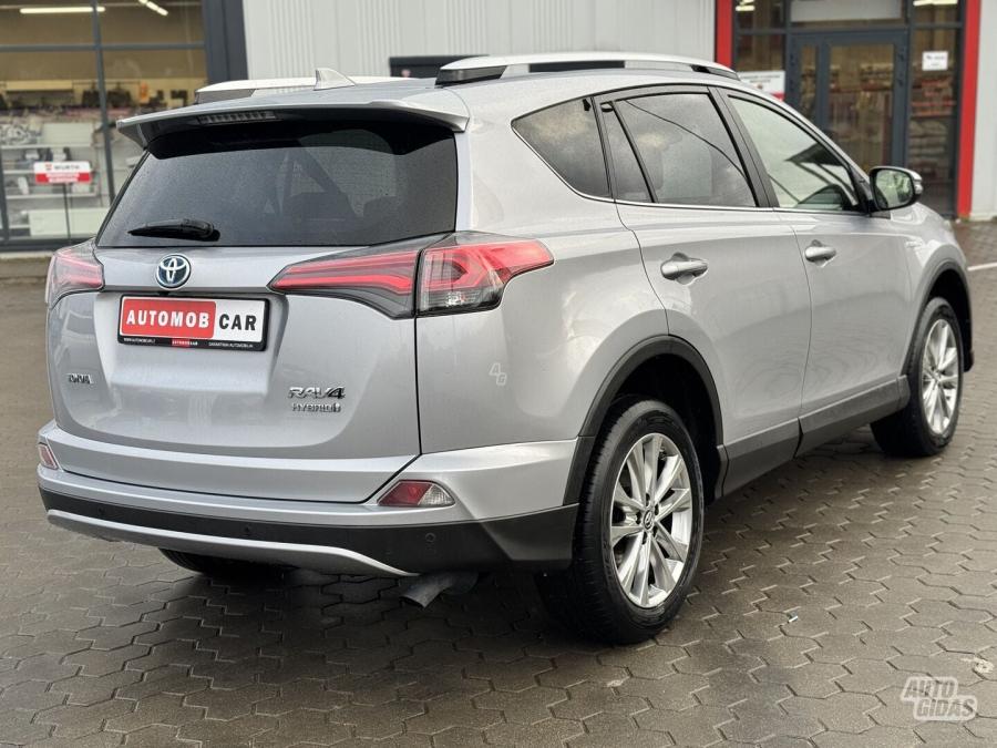 Grey Toyota RAV4 2017 in Vilnius, with an engine capacity of 2.50 L and mileage of 129 thousand km for 18550 €, photo 15 on AUTOMOTO.COM.LV