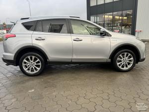 Grey Toyota RAV4 2017 in Vilnius, with an engine capacity of 2.50 L and mileage of 129 thousand km for 18550 €, photo 17 on AUTOMOTO.COM.LV
